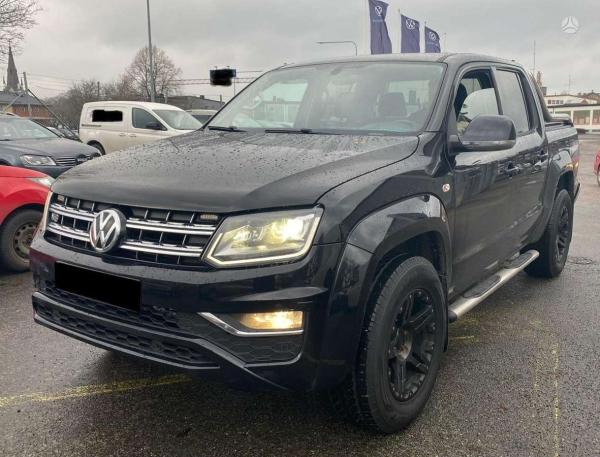 Black Volkswagen Amarok 2017 in Marijampole, with an engine capacity of 2.97 L and mileage of 354 thousand km for 15900 €, photo 4 on AUTOMOTO.COM.LV