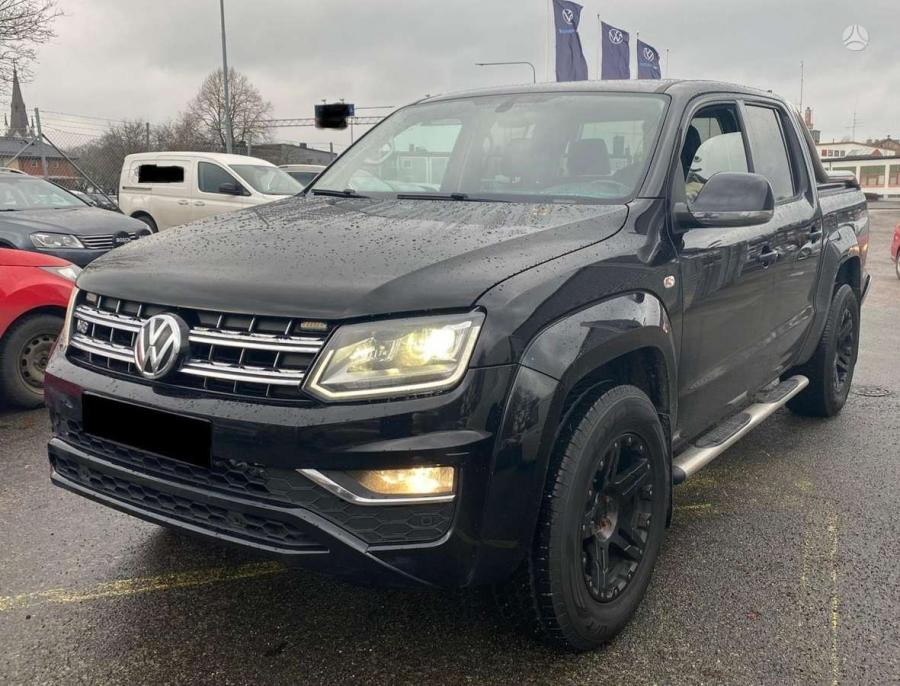 Black Volkswagen Amarok 2017 in Marijampole, with an engine capacity of 2.97 L and mileage of 354 thousand km for 15900 €, photo 4 on AUTOMOTO.COM.LV