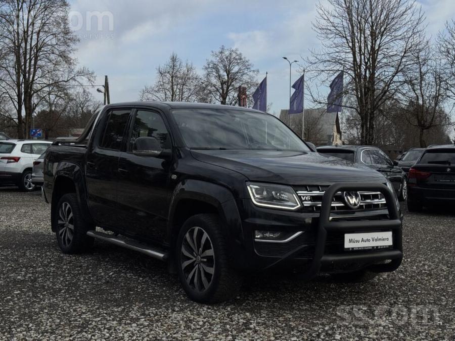 Black Volkswagen Amarok 2017 in Valmiera, with an engine capacity of 3.00 L and mileage of 290 thousand km for 22900 €, photo 1 on AUTOMOTO.COM.LV