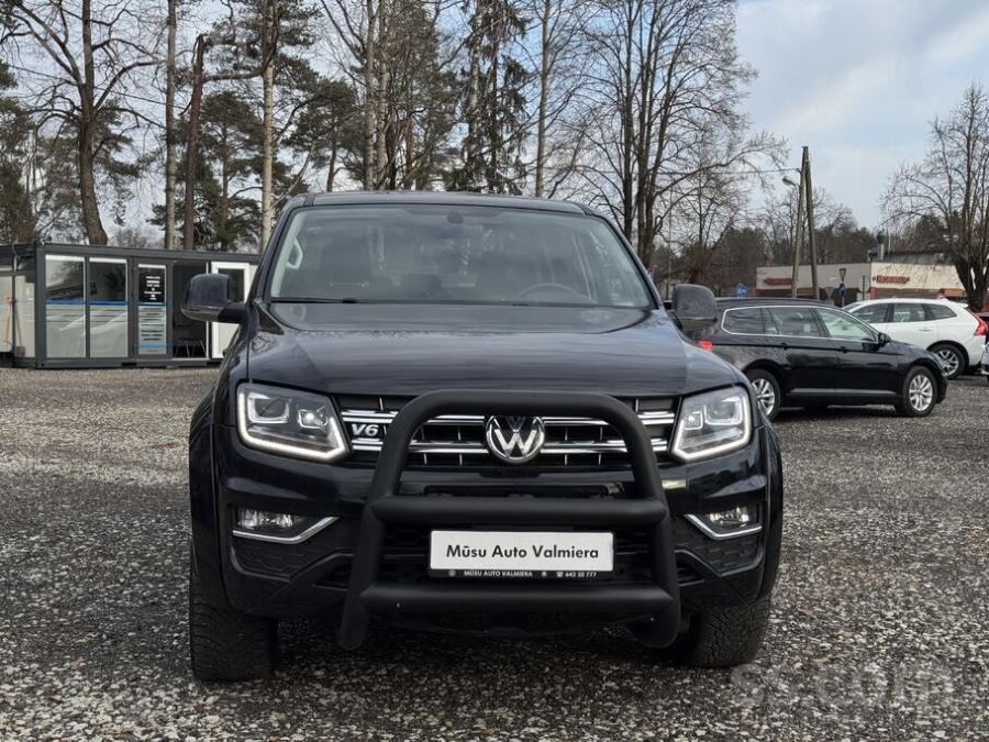 Black Volkswagen Amarok 2017 in Valmiera, with an engine capacity of 3.00 L and mileage of 290 thousand km for 22900 €, photo 3 on AUTOMOTO.COM.LV