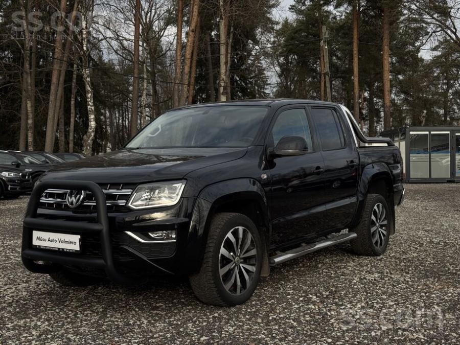 Black Volkswagen Amarok 2017 in Valmiera, with an engine capacity of 3.00 L and mileage of 290 thousand km for 22900 €, photo 4 on AUTOMOTO.COM.LV