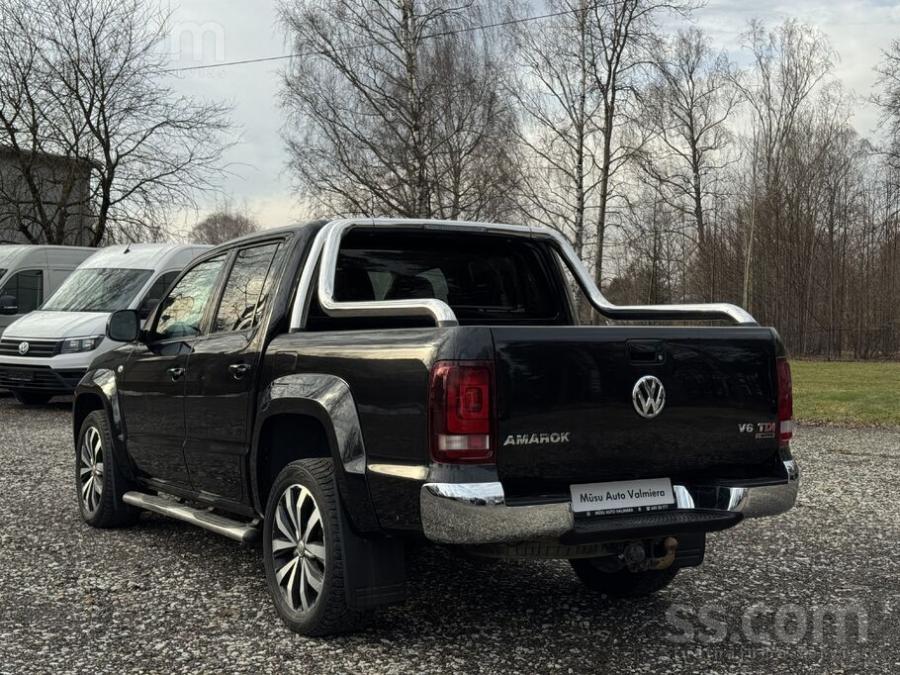 Black Volkswagen Amarok 2017 in Valmiera, with an engine capacity of 3.00 L and mileage of 290 thousand km for 22900 €, photo 5 on AUTOMOTO.COM.LV