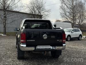 Black Volkswagen Amarok 2017 in Valmiera, with an engine capacity of 3.00 L and mileage of 290 thousand km for 22900 €, photo 6 on AUTOMOTO.COM.LV