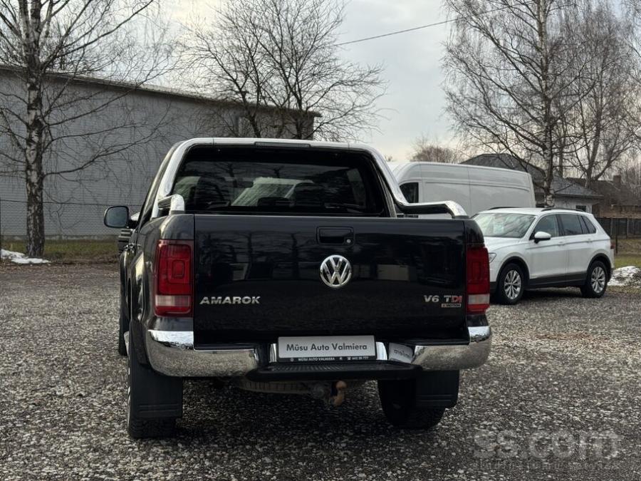 Black Volkswagen Amarok 2017 in Valmiera, with an engine capacity of 3.00 L and mileage of 290 thousand km for 22900 €, photo 6 on AUTOMOTO.COM.LV
