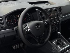 Black Volkswagen Amarok 2017 in Valmiera, with an engine capacity of 3.00 L and mileage of 290 thousand km for 22900 €, photo 9 on AUTOMOTO.COM.LV