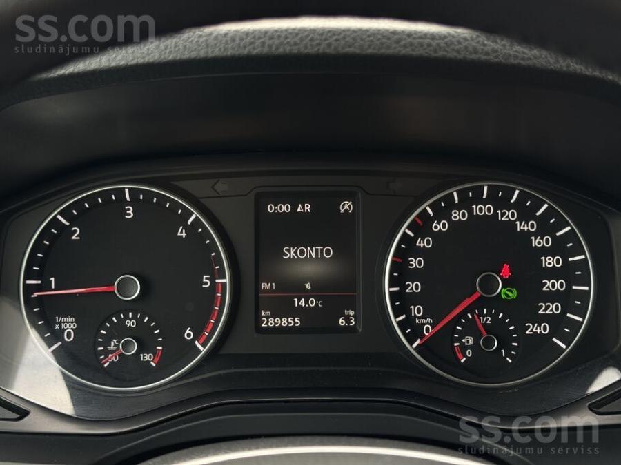Black Volkswagen Amarok 2017 in Valmiera, with an engine capacity of 3.00 L and mileage of 290 thousand km for 22900 €, photo 11 on AUTOMOTO.COM.LV
