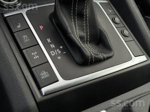 Black Volkswagen Amarok 2017 in Valmiera, with an engine capacity of 3.00 L and mileage of 290 thousand km for 22900 €, photo 15 on AUTOMOTO.COM.LV
