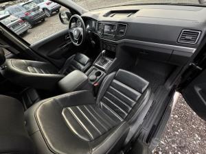 Black Volkswagen Amarok 2017 in Valmiera, with an engine capacity of 3.00 L and mileage of 290 thousand km for 22900 €, photo 17 on AUTOMOTO.COM.LV
