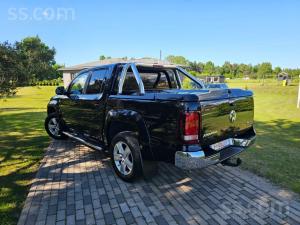 Black Volkswagen Amarok 2018 in Riga, with an engine capacity of 3.00 L and mileage of 240 thousand km for 20777 €, photo 5 on AUTOMOTO.COM.LV