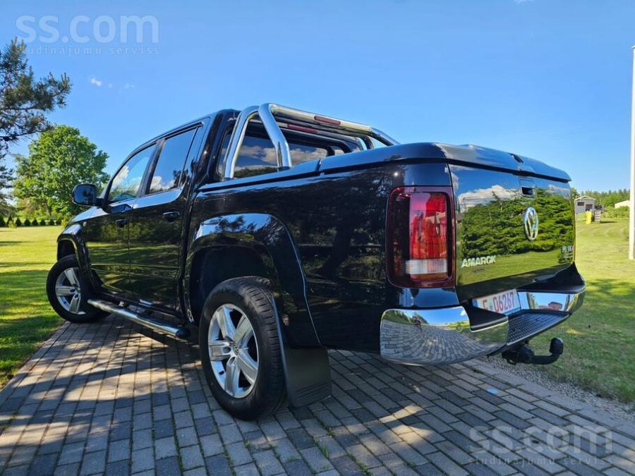 Black Volkswagen Amarok 2018 in Riga, with an engine capacity of 3.00 L and mileage of 240 thousand km for 20777 €, photo 6 on AUTOMOTO.COM.LV