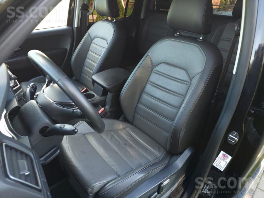 Black Volkswagen Amarok 2018 in Riga, with an engine capacity of 3.00 L and mileage of 240 thousand km for 20777 €, photo 21 on AUTOMOTO.COM.LV