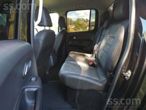 Black Volkswagen Amarok 2018 in Riga, with an engine capacity of 3.00 L and mileage of 240 thousand km for 20777 €, photo 22 on AUTOMOTO.COM.LV