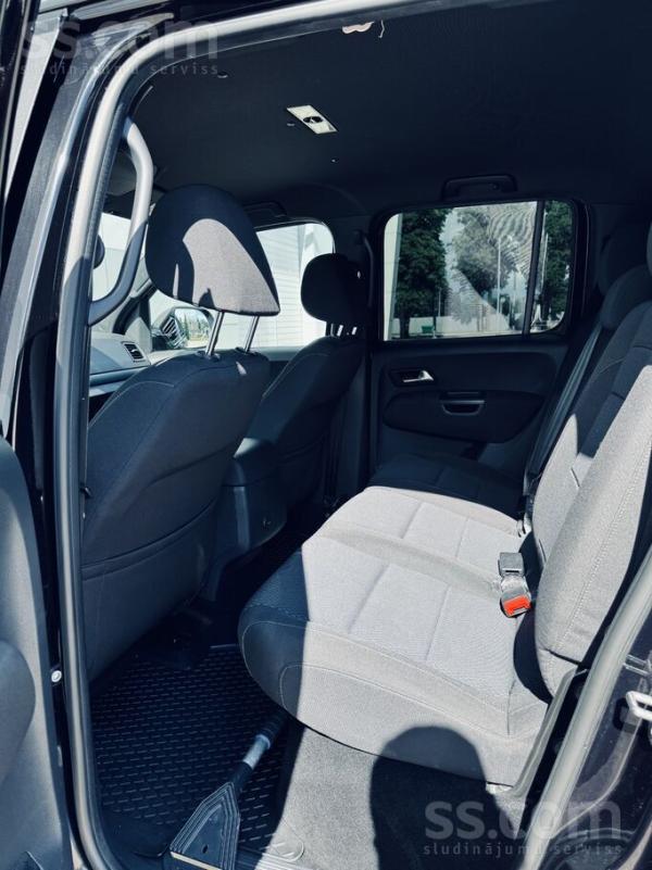 Black Volkswagen Amarok 2019 in Jelgava, with an engine capacity of 3.00 L and mileage of 262 thousand km for 27500 €, photo 7 on AUTOMOTO.COM.LV