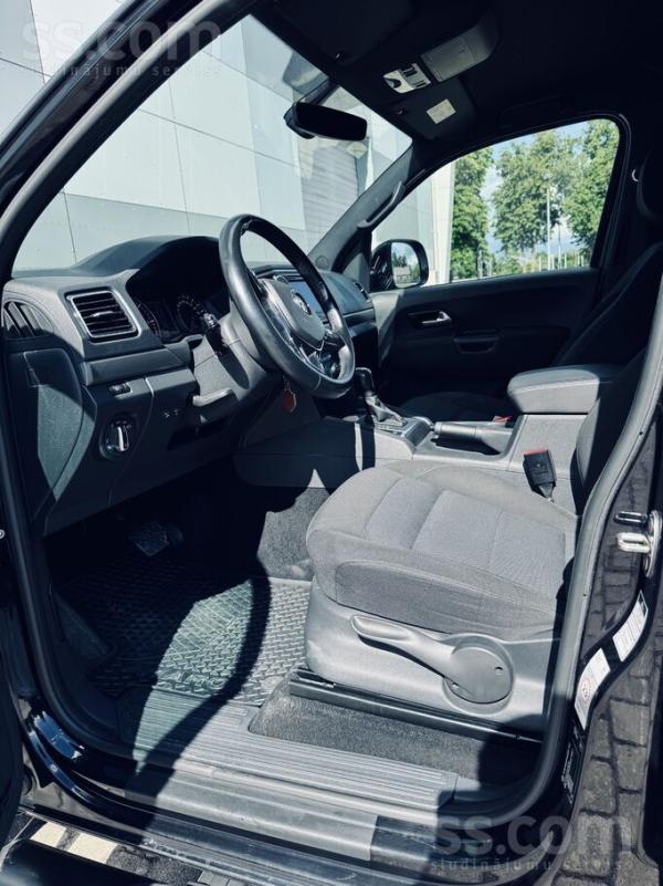 Black Volkswagen Amarok 2019 in Jelgava, with an engine capacity of 3.00 L and mileage of 262 thousand km for 27500 €, photo 8 on AUTOMOTO.COM.LV