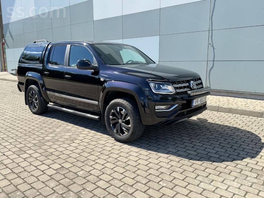 Black Volkswagen Amarok 2019 in Jelgava, with an engine capacity of 3.00 L and mileage of 262 thousand km for 26500 €, photo 1 on AUTOMOTO.COM.LV