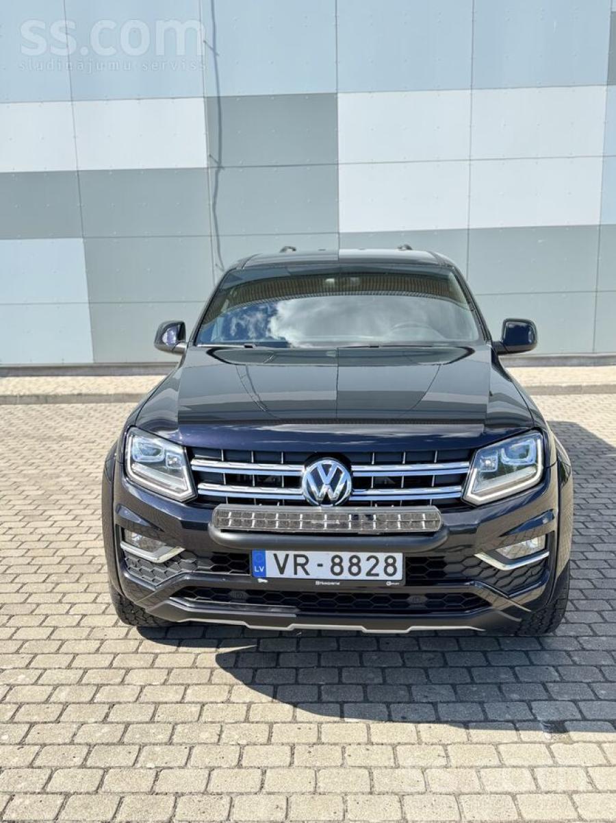 Black Volkswagen Amarok 2019 in Jelgava, with an engine capacity of 3.00 L and mileage of 262 thousand km for 26500 €, photo 3 on AUTOMOTO.COM.LV