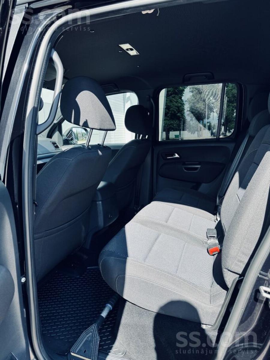 Black Volkswagen Amarok 2019 in Jelgava, with an engine capacity of 3.00 L and mileage of 262 thousand km for 26500 €, photo 8 on AUTOMOTO.COM.LV