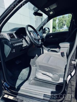 Black Volkswagen Amarok 2019 in Jelgava, with an engine capacity of 3.00 L and mileage of 262 thousand km for 26500 €, photo 9 on AUTOMOTO.COM.LV
