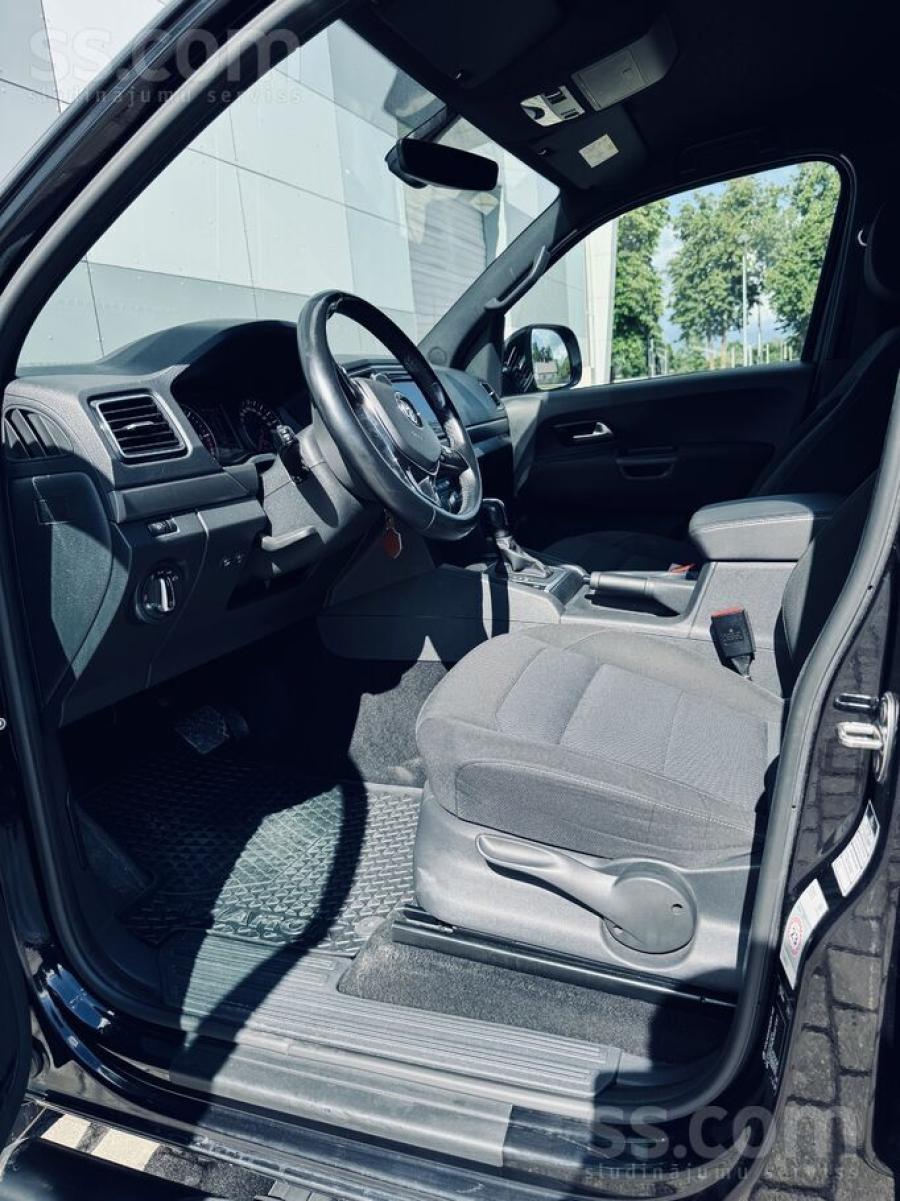 Black Volkswagen Amarok 2019 in Jelgava, with an engine capacity of 3.00 L and mileage of 262 thousand km for 26500 €, photo 9 on AUTOMOTO.COM.LV
