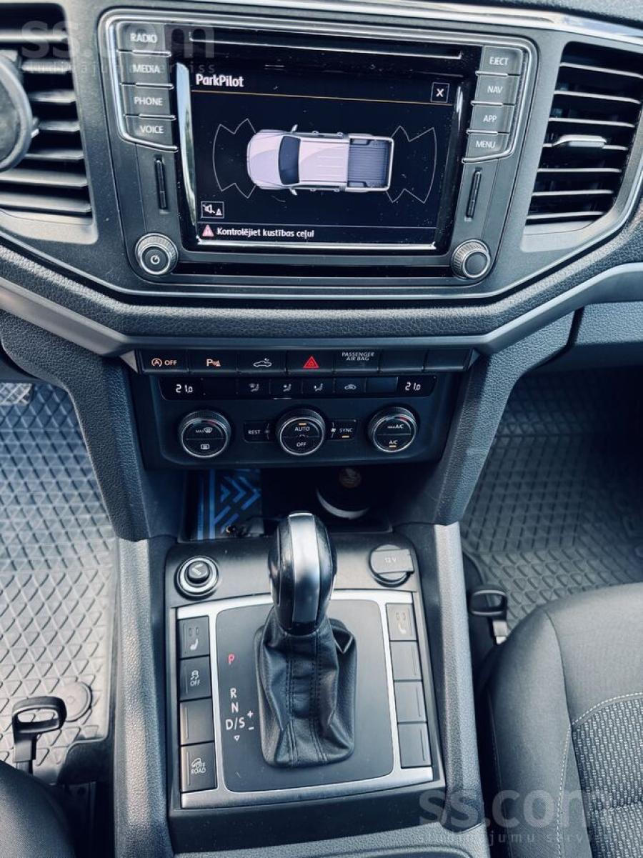 Black Volkswagen Amarok 2019 in Jelgava, with an engine capacity of 3.00 L and mileage of 262 thousand km for 26500 €, photo 13 on AUTOMOTO.COM.LV