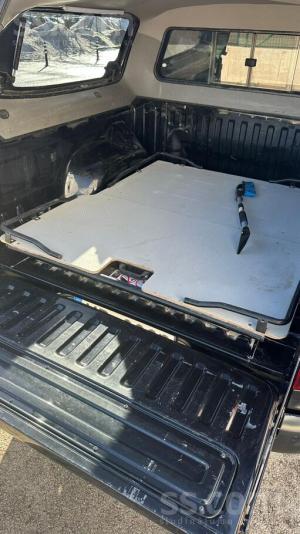 Black Volkswagen Amarok 2019 in Jelgava, with an engine capacity of 3.00 L and mileage of 262 thousand km for 26500 €, photo 14 on AUTOMOTO.COM.LV