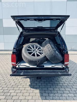 Black Volkswagen Amarok 2019 in Jelgava, with an engine capacity of 3.00 L and mileage of 262 thousand km for 26500 €, photo 16 on AUTOMOTO.COM.LV