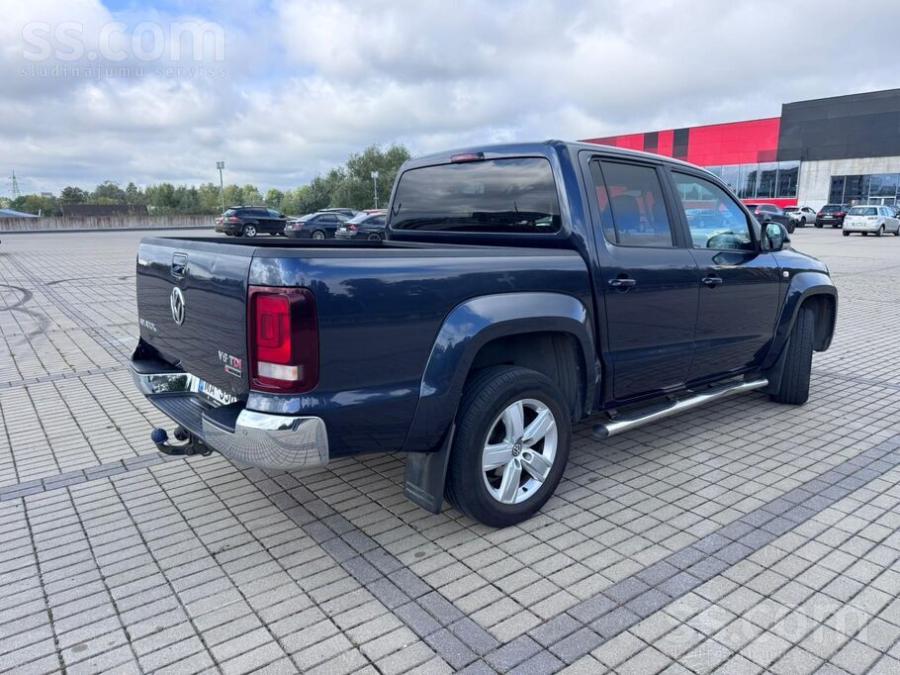 Black Volkswagen Amarok 2019 in Riga, with an engine capacity of 3.00 L and mileage of 151 thousand km for 19900 €, photo 6 on AUTOMOTO.COM.LV
