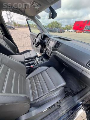 Black Volkswagen Amarok 2019 in Riga, with an engine capacity of 3.00 L and mileage of 151 thousand km for 19900 €, photo 16 on AUTOMOTO.COM.LV