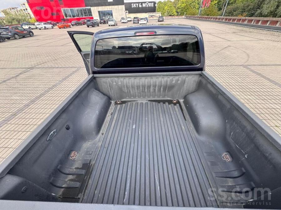Black Volkswagen Amarok 2019 in Riga, with an engine capacity of 3.00 L and mileage of 151 thousand km for 19900 €, photo 18 on AUTOMOTO.COM.LV