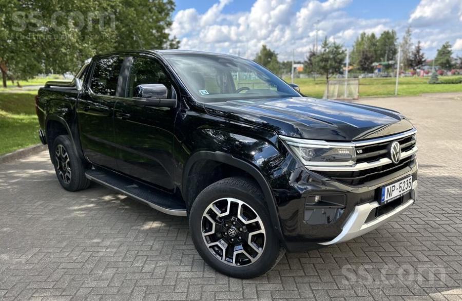 Black Volkswagen Amarok 2023 in Valmiera, with an engine capacity of 3.00 L and mileage of 54 thousand km for 45500 €, photo 2 on AUTOMOTO.COM.LV
