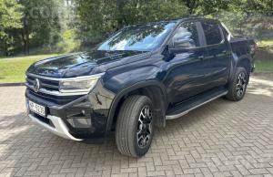 Black Volkswagen Amarok 2023 in Valmiera, with an engine capacity of 3.00 L and mileage of 54 thousand km for 45500 €, photo 3 on AUTOMOTO.COM.LV