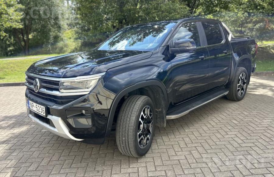 Black Volkswagen Amarok 2023 in Valmiera, with an engine capacity of 3.00 L and mileage of 54 thousand km for 45500 €, photo 3 on AUTOMOTO.COM.LV