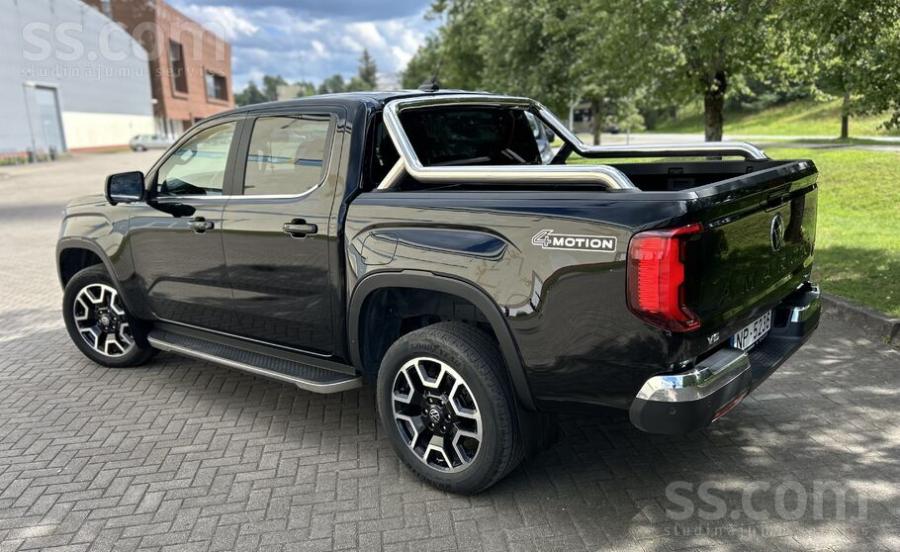 Black Volkswagen Amarok 2023 in Valmiera, with an engine capacity of 3.00 L and mileage of 54 thousand km for 45500 €, photo 4 on AUTOMOTO.COM.LV