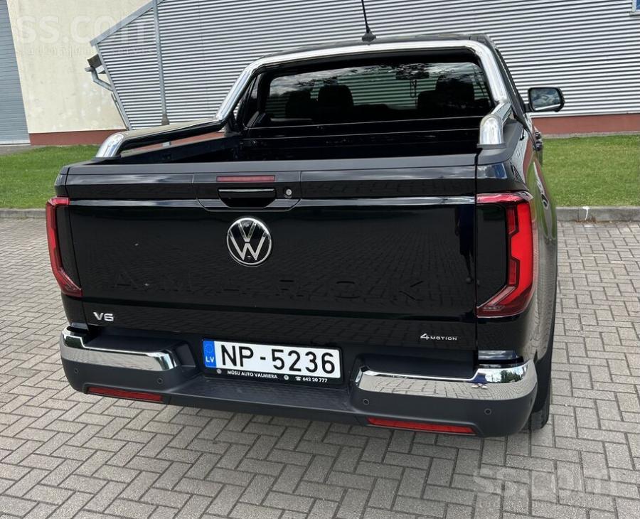 Black Volkswagen Amarok 2023 in Valmiera, with an engine capacity of 3.00 L and mileage of 54 thousand km for 45500 €, photo 5 on AUTOMOTO.COM.LV