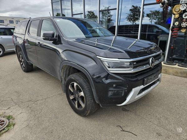 Melns Volkswagen Amarok 2023 Šauļi, ar dzinēja tilpumu 3.00 L un nobraukumu 270 tūkst. km par 22900 €, foto 2 vietnē AUTOMOTO.COM.LV