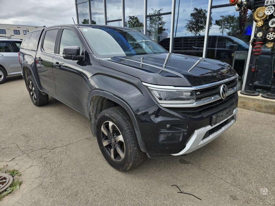 Black Volkswagen Amarok 2023 in Siauliai, with an engine capacity of 3.00 L and mileage of 270 thousand km for 22900 €, photo 3 on AUTOMOTO.COM.LV