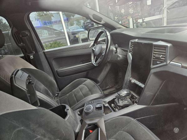 Melns Volkswagen Amarok 2023 Šauļi, ar dzinēja tilpumu 3.00 L un nobraukumu 270 tūkst. km par 22900 €, foto 6 vietnē AUTOMOTO.COM.LV