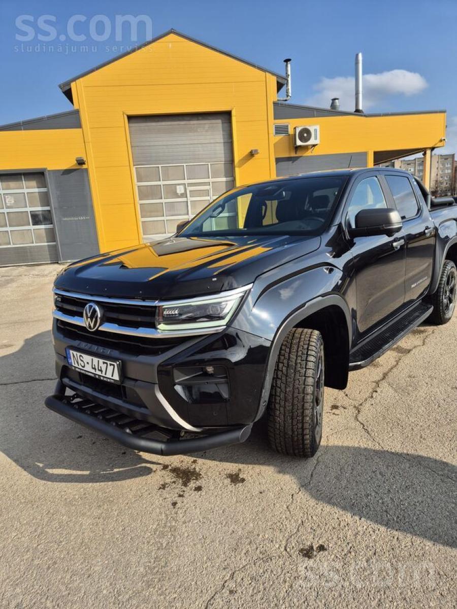 Black Volkswagen Amarok 2024 in Rezekne, with an engine capacity of 3.00 L and mileage of 72 thousand km for 47500 €, photo 3 on AUTOMOTO.COM.LV