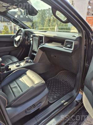 Black Volkswagen Amarok 2024 in Rezekne, with an engine capacity of 3.00 L and mileage of 72 thousand km for 47500 €, photo 7 on AUTOMOTO.COM.LV