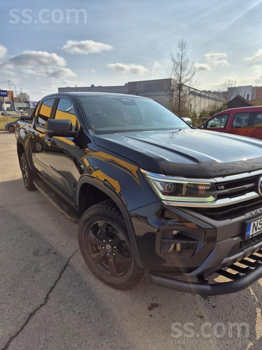 Black Volkswagen Amarok 2024 in Rezekne, with an engine capacity of 3.00 L and mileage of 72 thousand km for 47500 €, photo 8 on AUTOMOTO.COM.LV