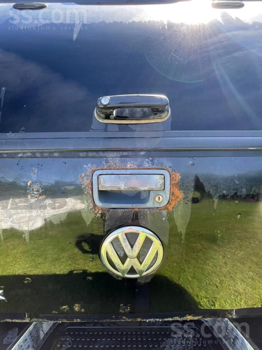 Blue Volkswagen Amarok 2014 in Riga, with an engine capacity of 2.00 L and mileage of 439 thousand km for 3630 €, photo 7 on AUTOMOTO.COM.LV