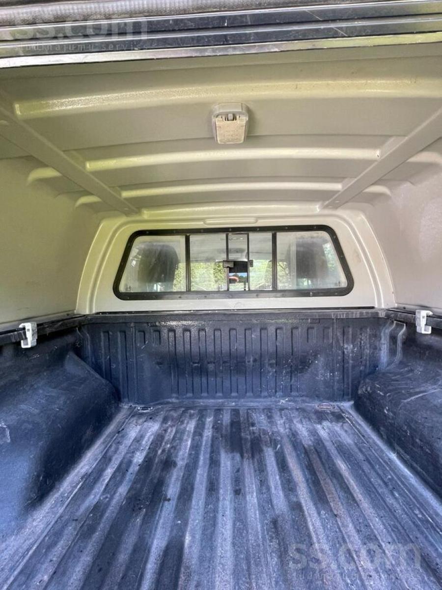 Blue Volkswagen Amarok 2014 in Riga, with an engine capacity of 2.00 L and mileage of 439 thousand km for 3630 €, photo 9 on AUTOMOTO.COM.LV