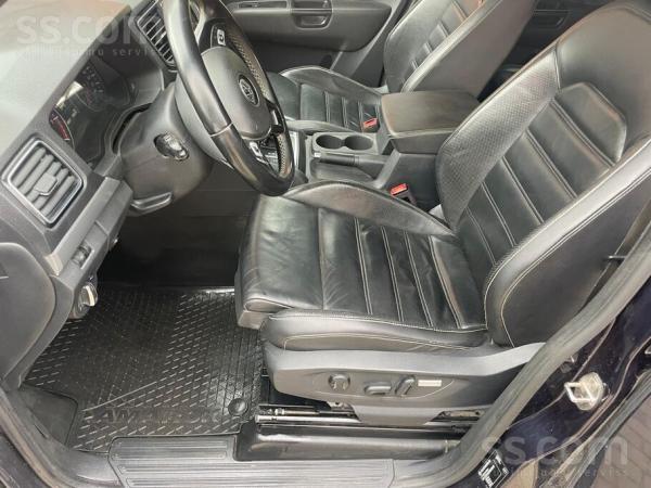 Blue Volkswagen Amarok 2018 in Riga, with an engine capacity of 3.00 L and mileage of 434 thousand km for 12100 €, photo 6 on AUTOMOTO.COM.LV