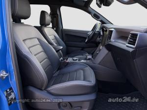 Blue Volkswagen Amarok 2024 in Parnu, with an engine capacity of 3.00 L and mileage of 41 thousand km for 49900 €, photo 6 on AUTOMOTO.COM.LV