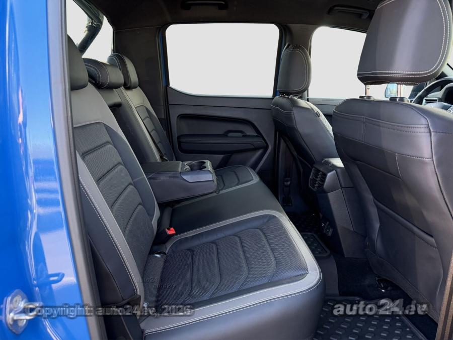 Blue Volkswagen Amarok 2024 in Parnu, with an engine capacity of 3.00 L and mileage of 41 thousand km for 49900 €, photo 8 on AUTOMOTO.COM.LV