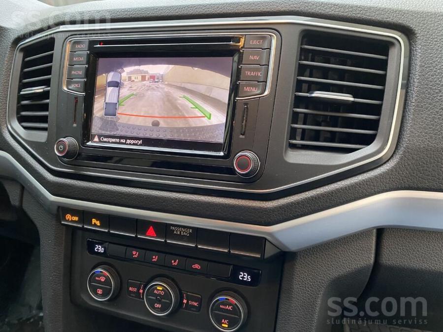 Blue Volkswagen Amarok 2017 in Riga, with an engine capacity of 3.00 L and mileage of 180 thousand km for 25900 €, photo 10 on AUTOMOTO.COM.LV
