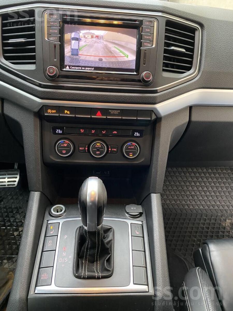 Blue Volkswagen Amarok 2017 in Riga, with an engine capacity of 3.00 L and mileage of 180 thousand km for 25900 €, photo 12 on AUTOMOTO.COM.LV