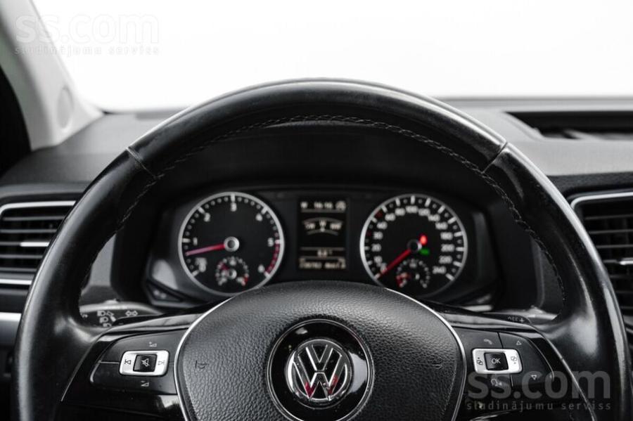 Blue Volkswagen Amarok 2018 in Riga, with an engine capacity of 3.00 L and mileage of 239 thousand km for 21850 €, photo 10 on AUTOMOTO.COM.LV