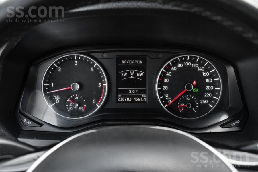 Blue Volkswagen Amarok 2018 in Riga, with an engine capacity of 3.00 L and mileage of 239 thousand km for 21850 €, photo 11 on AUTOMOTO.COM.LV
