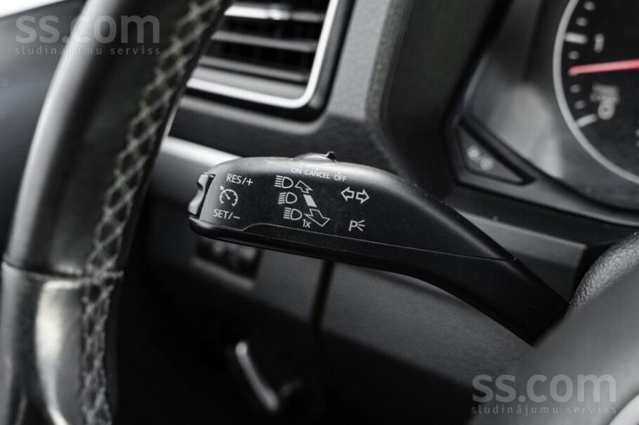 Blue Volkswagen Amarok 2018 in Riga, with an engine capacity of 3.00 L and mileage of 239 thousand km for 21850 €, photo 12 on AUTOMOTO.COM.LV